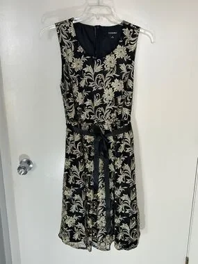 Roz & Ali | Dresses | Roz Ali Black And Gold Floral Fitandflare Midi ...